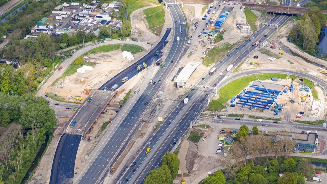 Chaos op wegen in en rond Rotterdam door werkzaamheden en ongeluk; ook ...