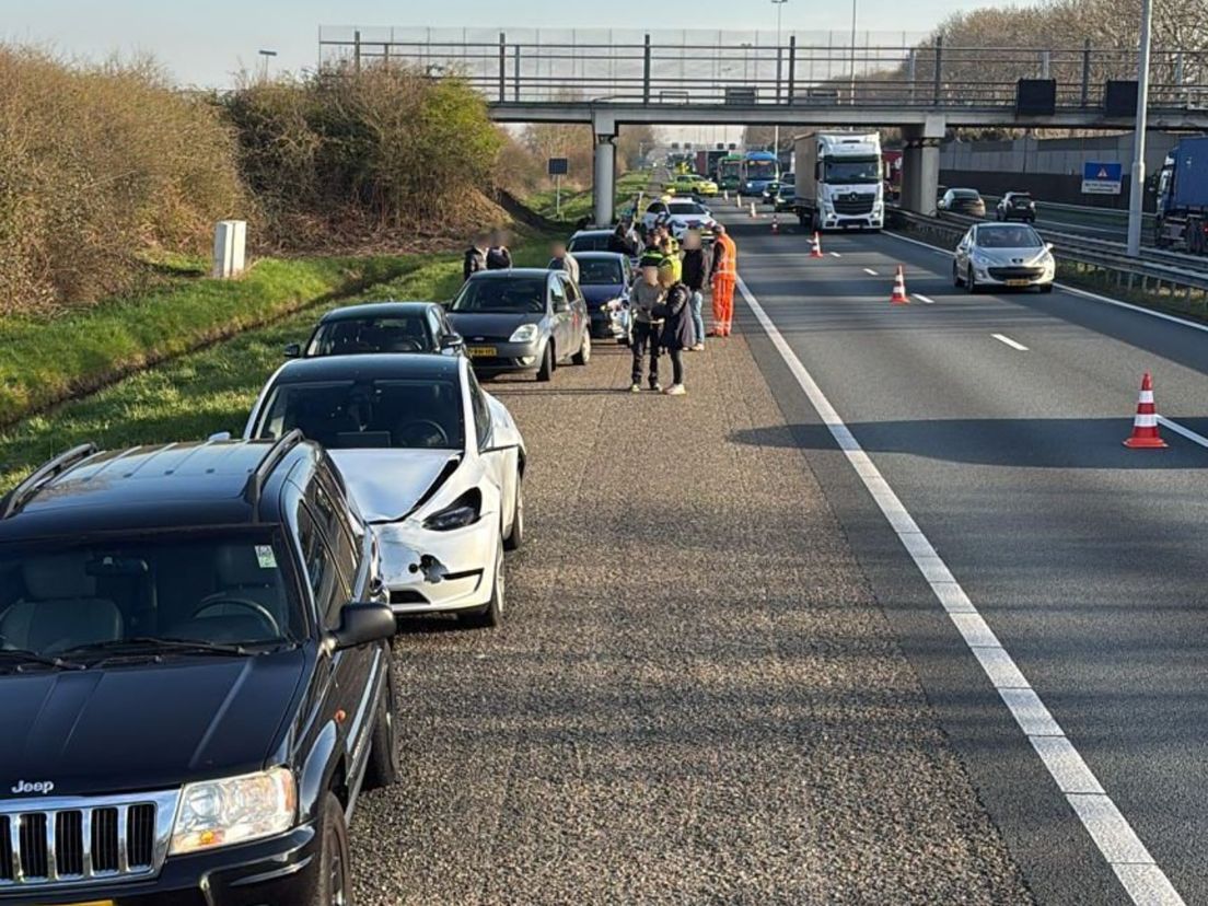 Kop-staartbotsing op A27; weer een file erbij deze week - RTV Papendrecht